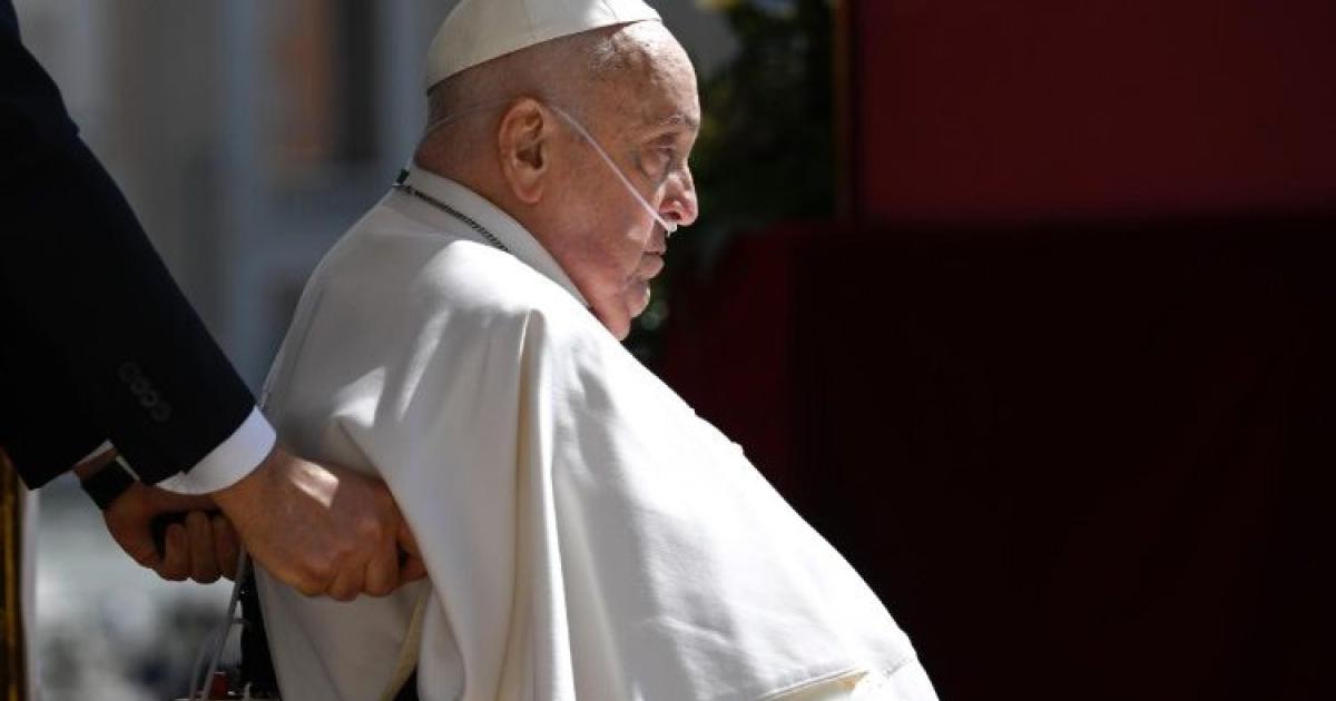 Đức Thánh cha gây ngạc nhiên: xuất hiện tại Đền thờ thánh Phêrô | RVA