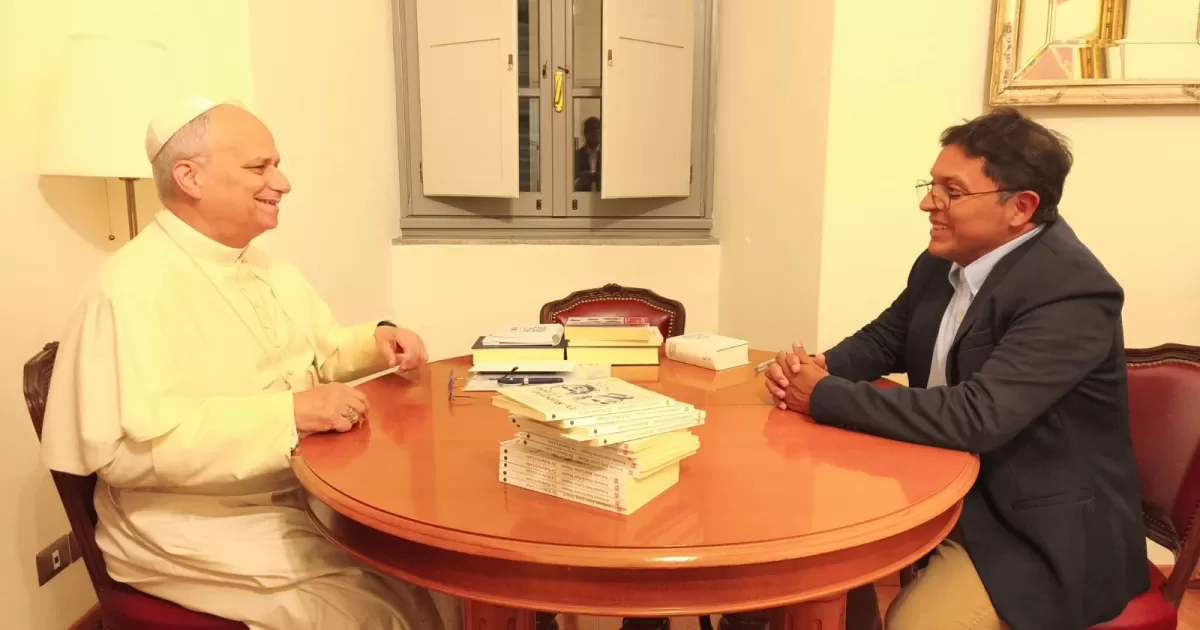 Linh mục Robert Prevost từng bị một tờ báo tại Peru đăng tin là đã qua ...